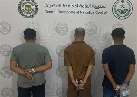مكافحة المخدرات تلقي القبض على 3 أشخاص لترويجهم مواد مخدرة بالمدينة