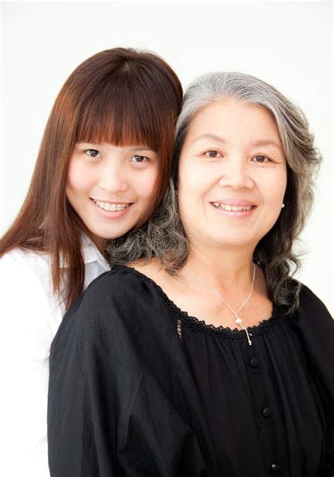 Giovani E Donne Asiatiche Maggiori Fotografia Stock Immagine Di
