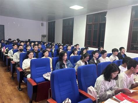 哲学学院本科生党支部开展 “树牢总体国家安全观，筑牢民族复兴根基”主题党日活动