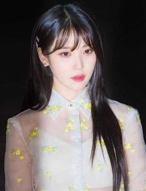 염색하고 더 예뻐진 비주얼 자랑하는 아이유 헤어핏