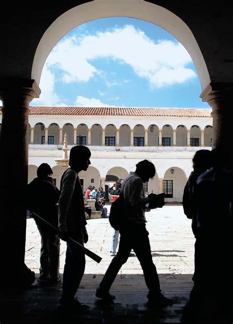 expresión ESTUDIANTES DE LA UNIVERSIDAD DE SAN FRANCISCO XAVIER PODRÁN ESTUDIAR BECADOS EN