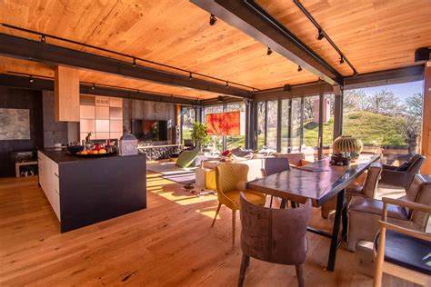 Дървена сглобяема къща на два етажа Спонец