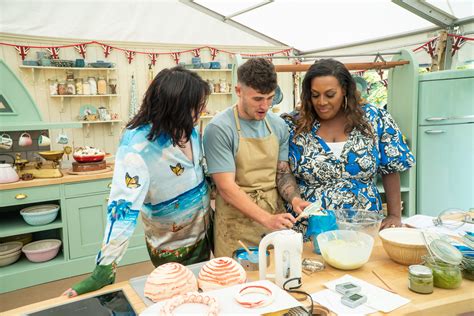 Bake Off X Masterchef Two Tv Chefs To Host Cooking Class