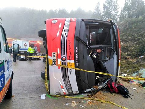Accidente De Bus En La Vía Cuenca Loja Deja Al Menos 10 Muertos El