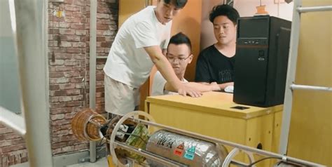 微电影 奔跑吧少年！逐梦航天，他们在寝室里造火箭【全国大学生网络文化节获奖作品展映】卢品荣刘政峰陈领
