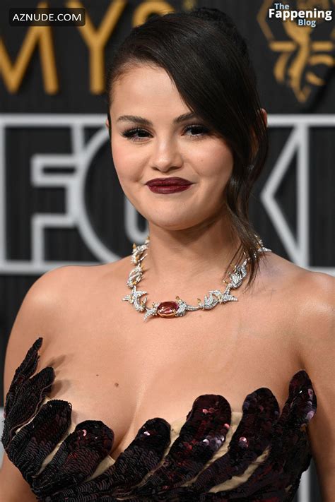 Selena Gomez Sexy Shows Off Her Hot Cleavage In A Mesmerizing Dress At