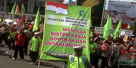 Buruh Solo Sweeping Pabrik Okezone News