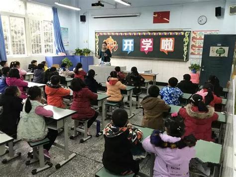 讓孩子多睡會兒！中小學生到校時間不得早於 每日頭條