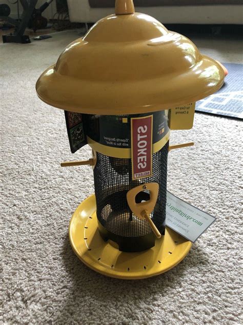 Stokes Select Sedona Screen Bird Feeder 4 Feeding
