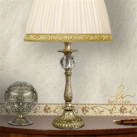 Lampada Da Tavolo Classica In Ottone Satinato Con Paralume In Seta