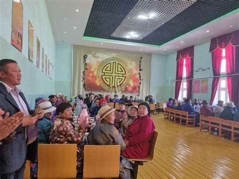 Бөхмөрөн сумын удирдлагууд ахмад настнуудаа хүлээн авч хүндэтгэл үзүүллээ