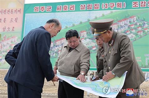 김정은 수해지역 세번째 방문…최단기간에 최상 살림집 완공 독려