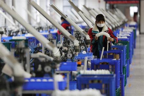 贵州锦屏：体育用品企业复工复产 人民图片网