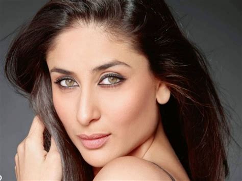 [pic Inside Red Hot Alert Kareena Kapoor Khan Steps Out In One