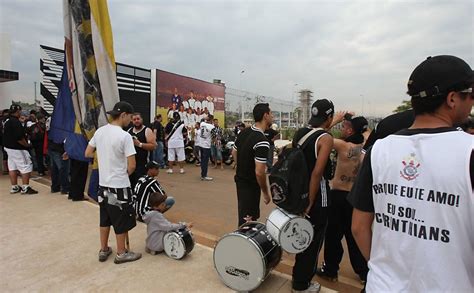 Torcida Do Corinthians Protesta Esporte Fotografia Folha De S Paulo