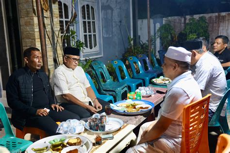 Bustami Takziah Ke Rumah Duka Mertua Ketua KONI