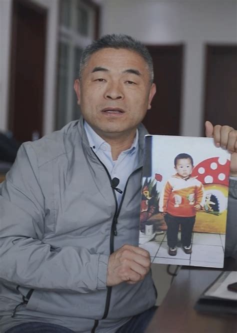 刘德华拼命找的儿子终于找到了 读我网 山东商报 速豹新闻网