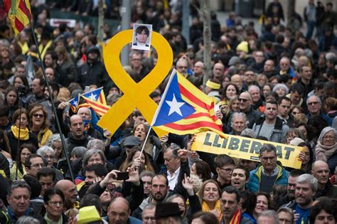 La manifestación en Barcelona por la detención de Carles Puigdemont en imágenes Fotos