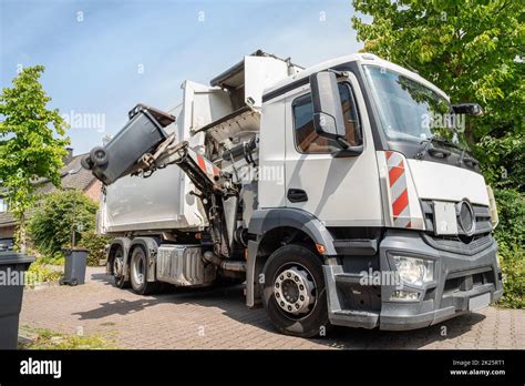 Automated Side Loader Garbage Truck