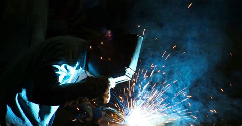 Трамп ввел 25 процентные пошлины на поставки в США стали и алюминия