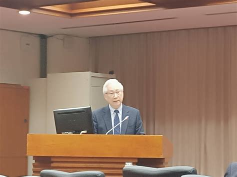 記者 梅花新聞網 簡立欣綜合報導 我人工智慧法草案年底前提出 吳政忠：循美、日、英模式 ｜ 梅花新聞網