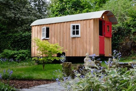 A Hut On Wheels Wooden Hut Small House Diy Cabin