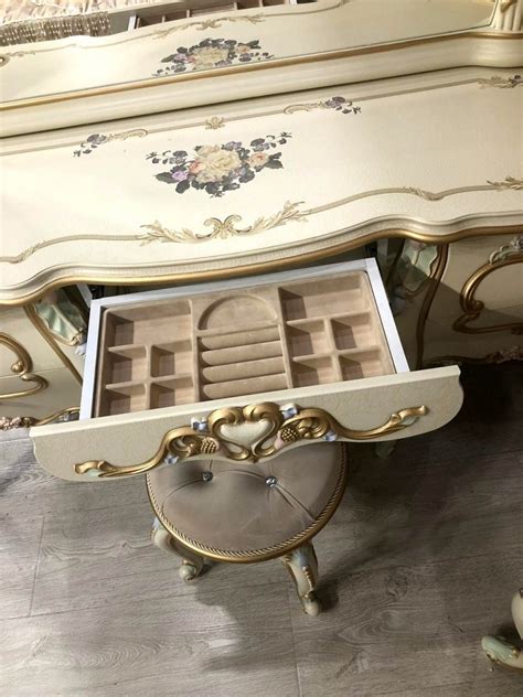 Купить Стол туалетный Людовик в Ростове на Дону отличные цены на туалетные столики Интернет