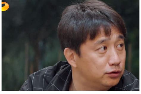 整理衣角、rua头发，黄磊和张艺兴，师徒关系，却胜似父子！ 360娱乐，你开心就好