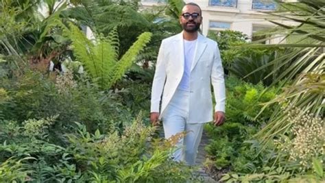 عمر السعيد يتألق في مهرجان كان السينمائي بتوقيع عبد الرحمن البابلي