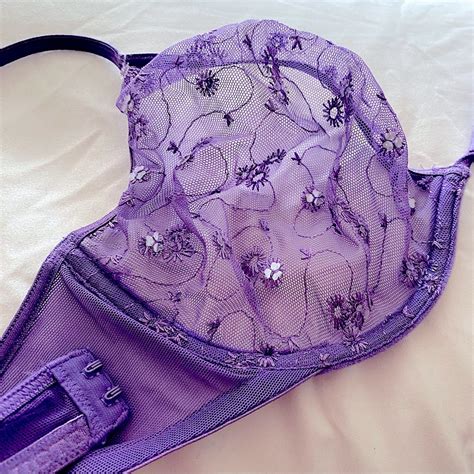 Stunning Victorias Secret Lacy Bralette With Embroide Gem