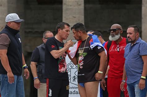 El Día Que El Macho Camacho Cayó Ante Julio César Chávez Tras Sus