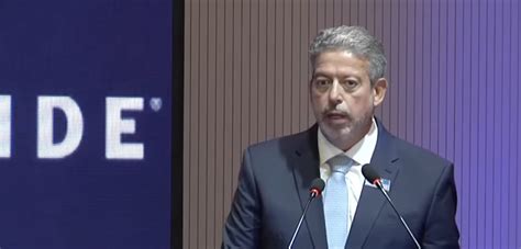 Lira sinaliza que Congresso não vai aprovar taxação de ricos e