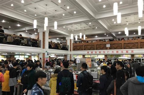 网曝北大食堂站着吃饭手机凤凰网