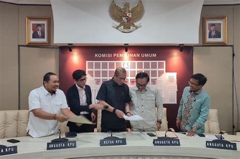 Pemilihan Tinggal Puluhan Hari Lagi KPU Mulai Pesan Miliar Surat Suara Pemilu Intisari