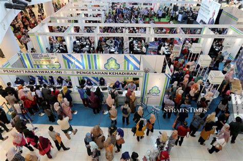 Malaysias Job Market To Strengthen From Q4 On Domestic Demand Borders