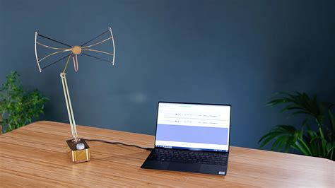 This DIY Suspended Microphone Oozes With Retro Vibe