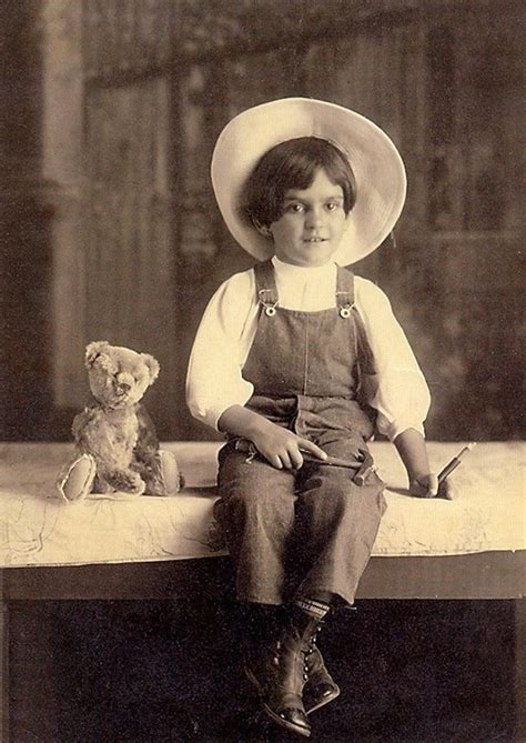 Portrait Of Frida Kahlo At Age 6 Guillermo Kahlo Her Father