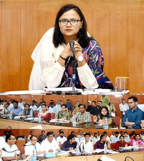 कलेक्टर ने ली जिला स्तरीय अधिकारियों की बैठक आदर्श आचार संहिता का