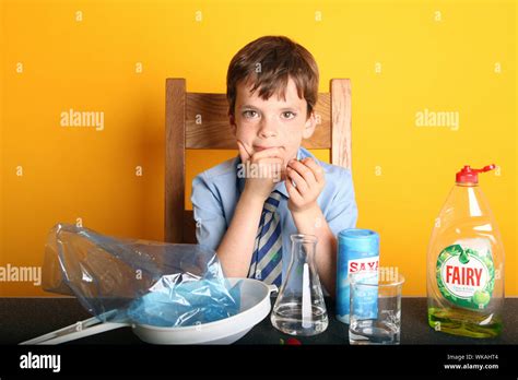 Extrahieren Von Dna Aus Einem Strawberry School Science Strawberry Dna Extraktionsexperiment Zu