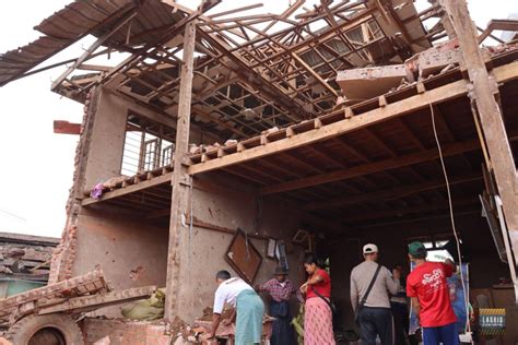 လားရှိုးမြို့နယ် အီနိုင်းကျေးရွာ ဗုံးကြဲခံရမှုတွင် အမျိုးသမီး ၁ ဦးအပါ ၄ ဦးသေဆုံး Bur Mizzima Com