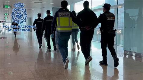 Fuga Frustrada En El Aeropuerto De Barcelona Tres Detenidos Por