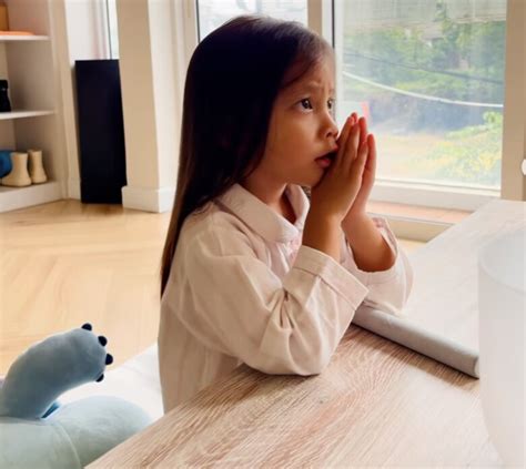 Lisa Con Gái Hồ Ngọc Hà Chuẩn Gái Việt Chính Hiệu Nói Tiếng Quảng Bình