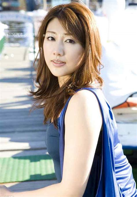 纯洁如雪的美女AXX myt126汽车改装网