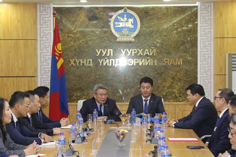 Уул уурхай хүнд үйлдвэрийн сайд Ж Ганбаатар ажлаа хүлээн авлаа
