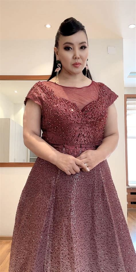 Дуучин Оны отгон өглөөний мэнд 🌞 Шинэ жилийн баярын мэнд хүргэе🎄🎉💚