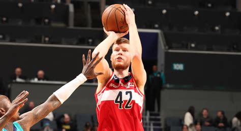 新聞 三分砲火猛烈 伯坦斯：籃框實在太寬了 看板 Nba 批踢踢實業坊