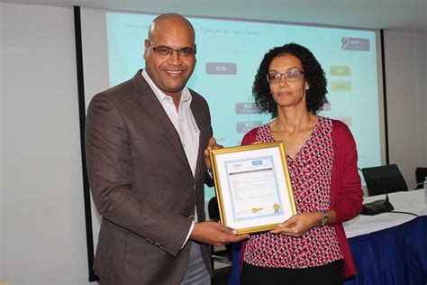 Direção Geral De Registos Notariado E Identificação Recebe Certificado