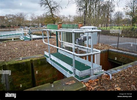 Automated Electronic Sluice Gate Retrofitted To Original River Weir