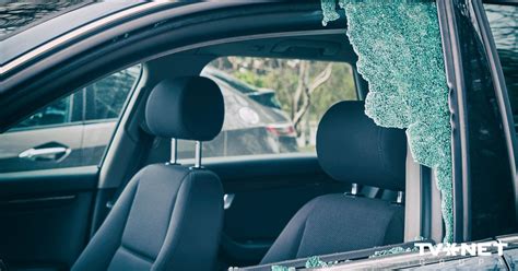 Video Purvciemā Zaglis Izsit Mašīnai Logu Un Nozog Masāžas Galdu