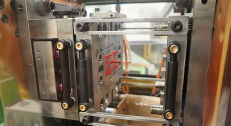 インサート インジェクションモールド 株式会社多加良製作所